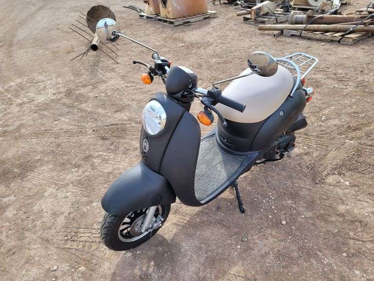 2019 Zhejiang JL50QT-14 Scooter - Assiter Auctioneers