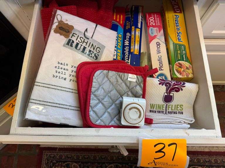 Assorted Kitchen Items - Assiter Auctioneers