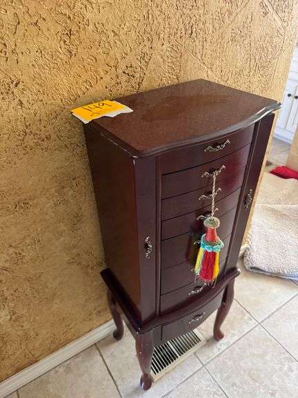 Jewelry Armorie - Assiter Auctioneers