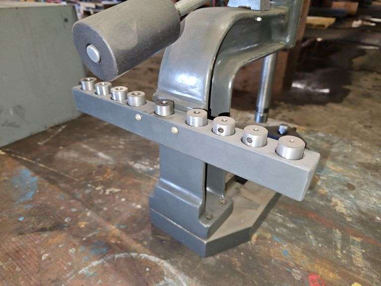 Dayton Hand Tapper 2XUV5 - Assiter Auctioneers