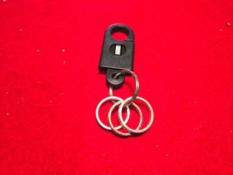 Key chain w/3 rings - Assiter Auctioneers