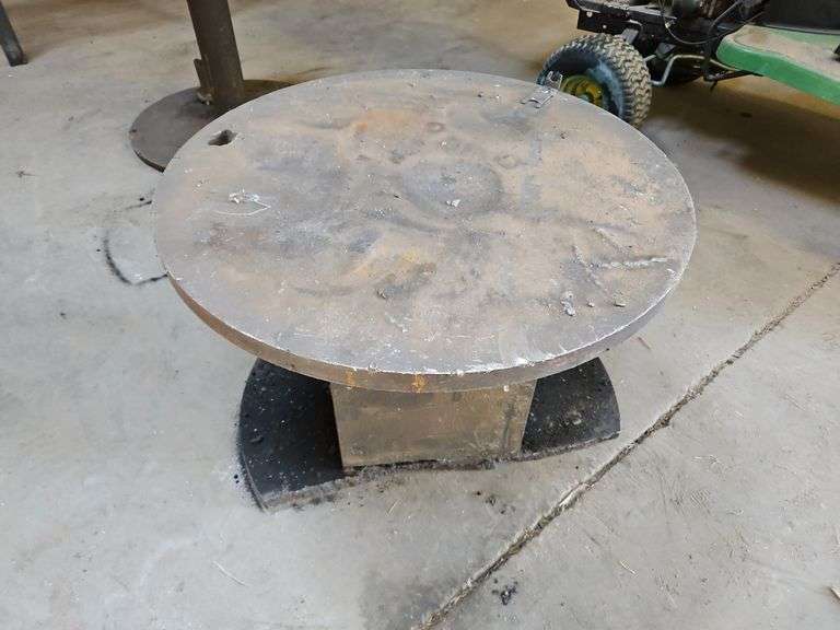 29" Round Steel End Table 21" Tall - Assiter Auctioneers