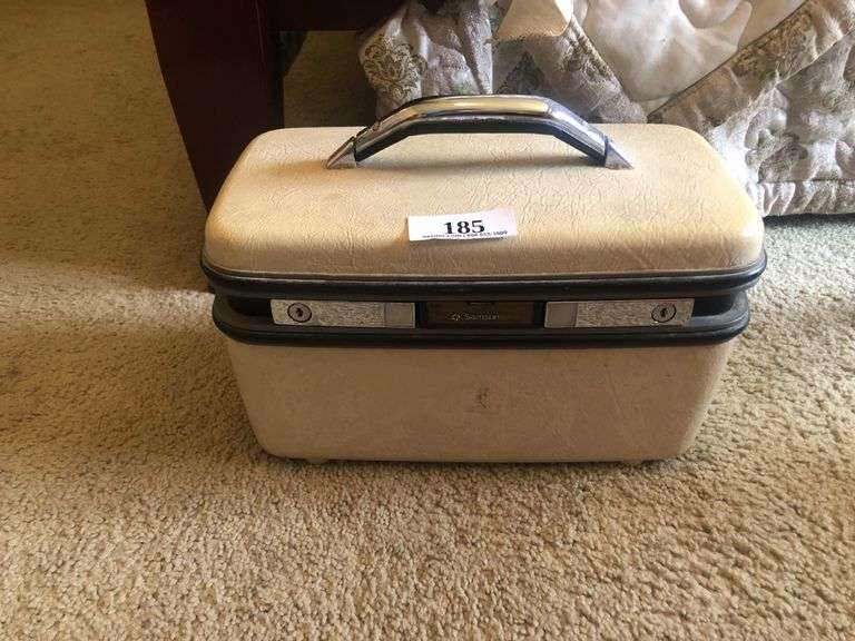 Vintage Samsonite White Train Case - Assiter Auctioneers
