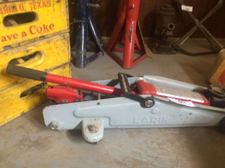 Larin 4000lb Floor Jack - Assiter Auctioneers