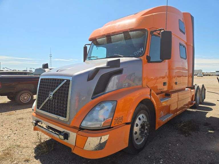 2010 Volvo VNL Conventional-New Generation - Assiter Auctioneers