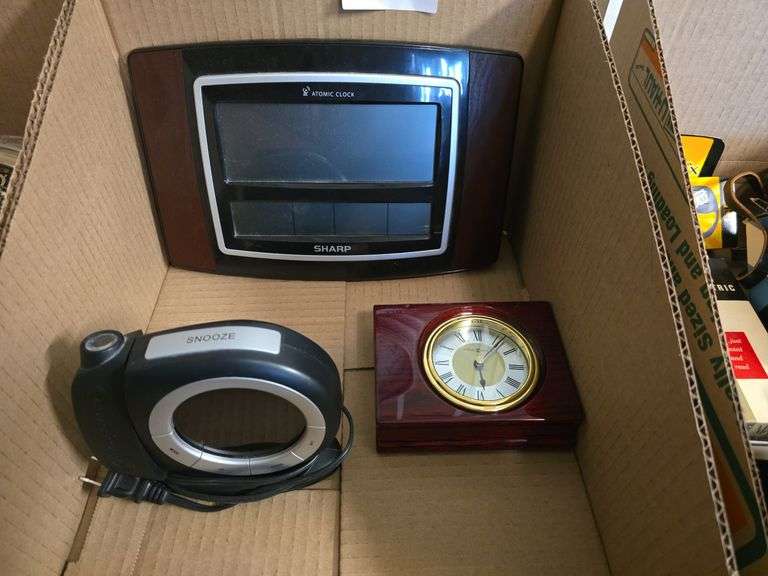 (2) Atomic Clocks Sharp & Lacrosse/Howard Miller, Advance #3468E ...