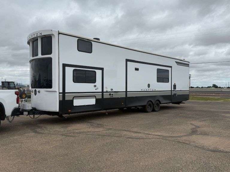 2024 Crossroads RV Hampton HP390PVL Destination Trailer - Assiter ...