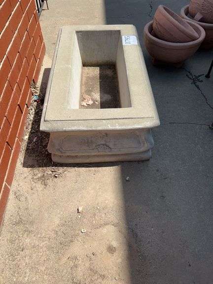 concrete rectangular flower box - Assiter Auctioneers