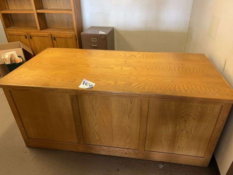 light colored solid wood 7 drawer desk - Assiter Auctioneers