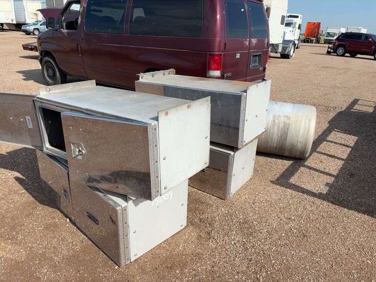 Semi Trailer Tool Box - Assiter Auctioneers