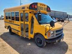 2001 Chevrolet G30 Hi Cube 2D Bus - Assiter Auctioneers