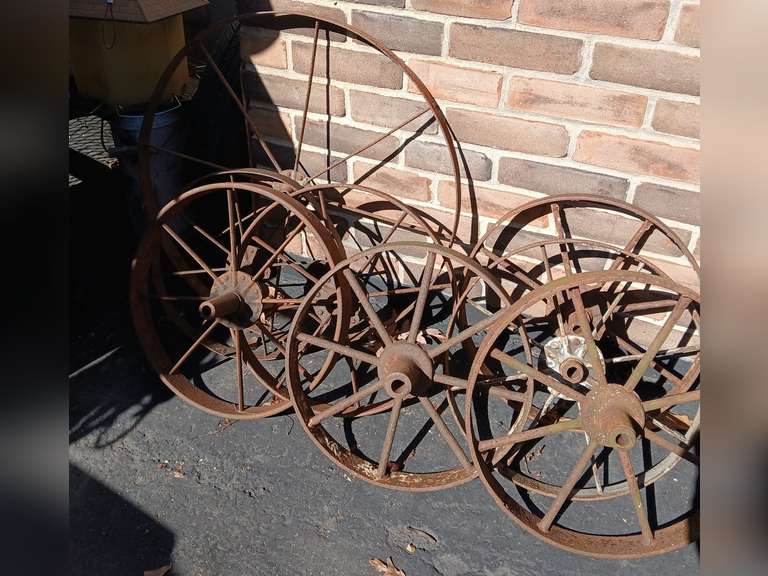 14-24" early farm implement wheels - Bidaste Auctions