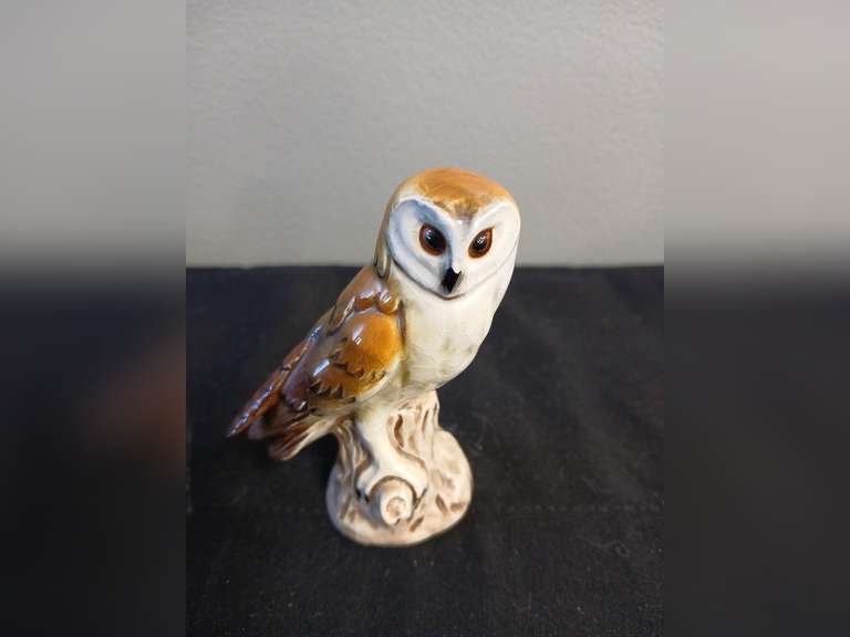 Goebel barn owl figurine, 3.5" H - Bidaste Auctions