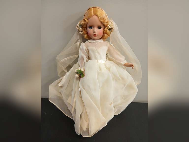 Madam Alexander 1950s bride doll in original box - Bidaste Auctions