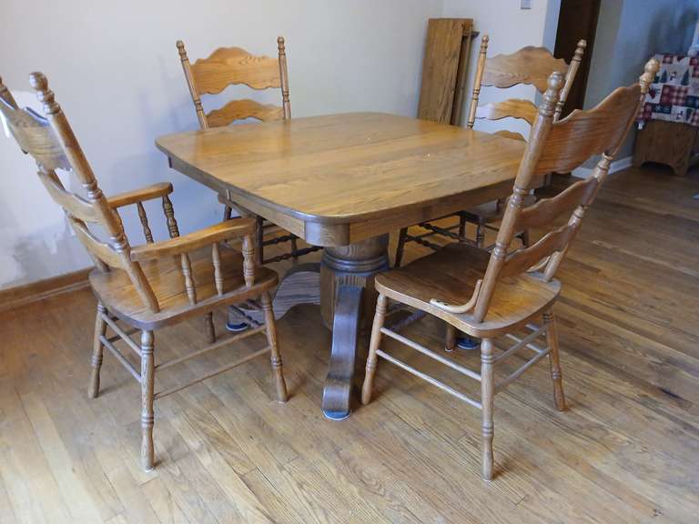 Shin-Lee solid oak dining room table with large pedestal base & (6 ...