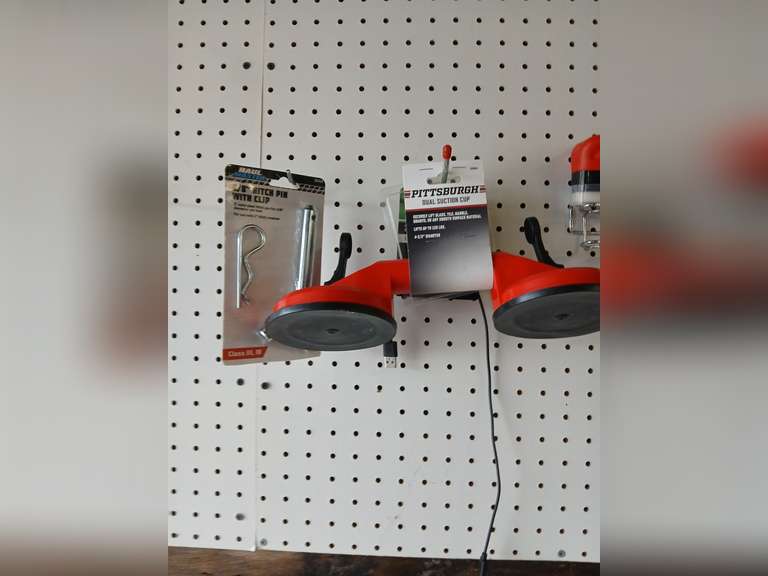New Pittsburgh suction cup and 5/8 Hitch pin - Bidaste Auctions