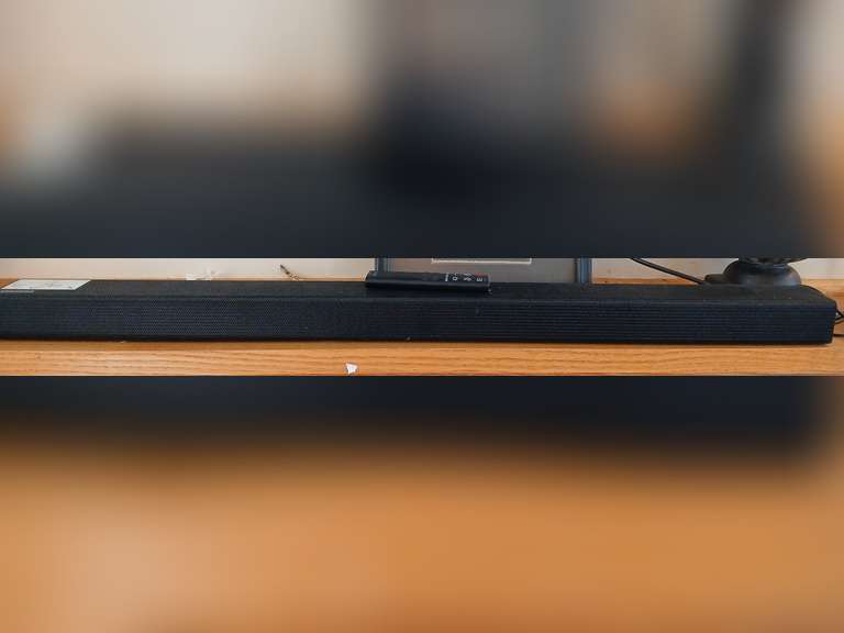 Samsung sound bar with remote. No other contents included - Bidaste ...