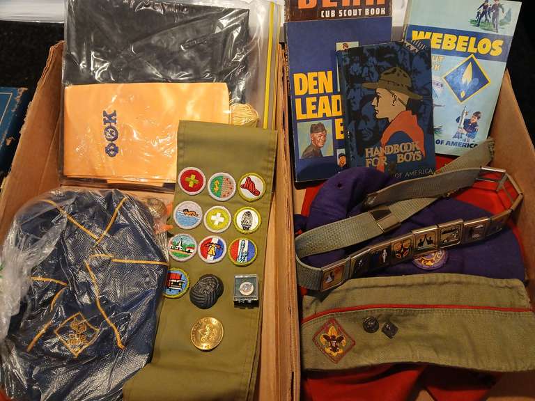 Boy Scout and Cub Scout hats, belts, sash, handbooks - Bidaste Auctions