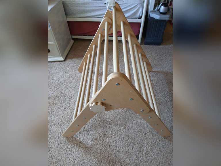 Montessori climber triangle. Appears like new - Bidaste Auctions