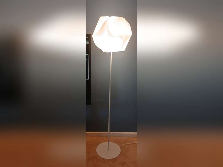 Chic white floor lamp 64" H - Bidaste Auctions