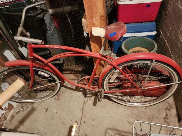 Vintage Schwinn bike - Advantage Auction