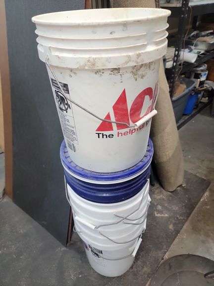 8 buckets - Advantage Auction