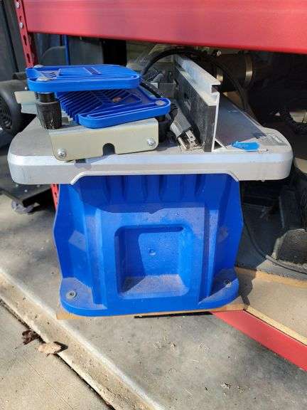 Blue Kobalt router table - Advantage Auction