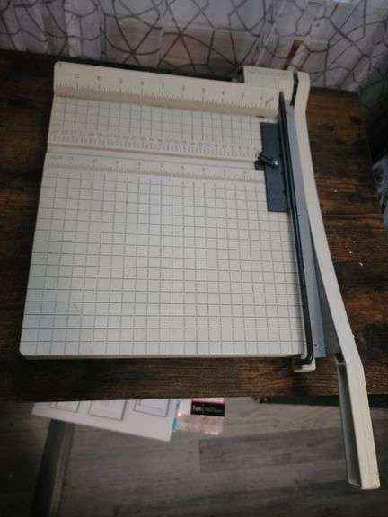 Exacto paper cutter - Advantage Auction