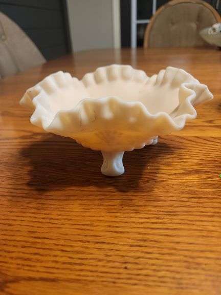 Candy powder grape three toed dish - Advantage Auction