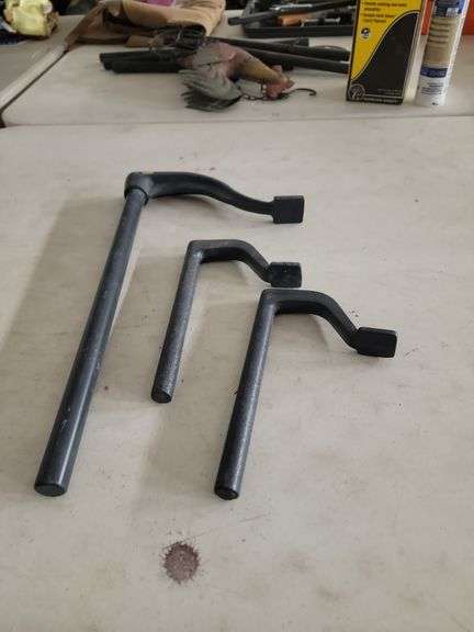 Bench hold fast clamps - Advantage Auction