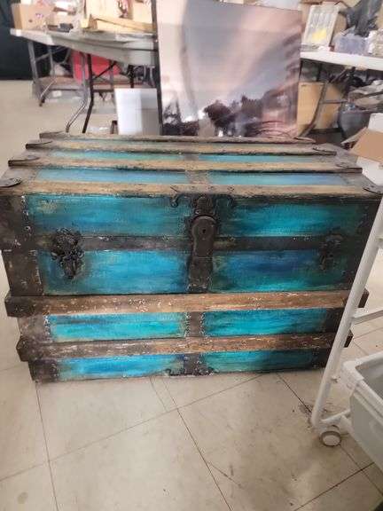 Teal & brown trunk - Advantage Auction