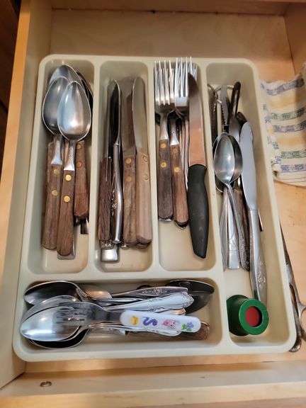 Eating utensils - Advantage Auction