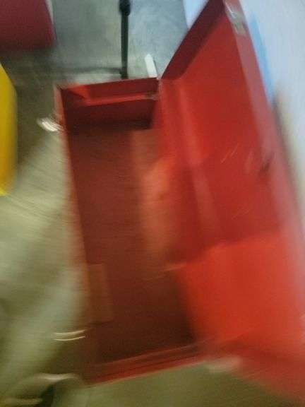 Red metal Waterloo tool box,no contents - Advantage Auction
