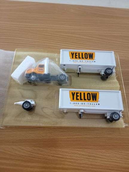 Yellow freight Model Truck 1:64 - Advantage Auction