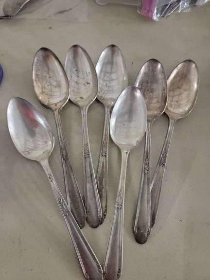 Matched set of seven silver spoons - Advantage Auction