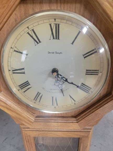 Daniel Dakota Quartz wall clock - Advantage Auction