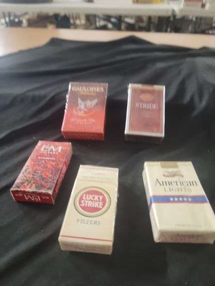Classic cigerettes, stride, lucky strikes, American lights, Gauloise, L ...