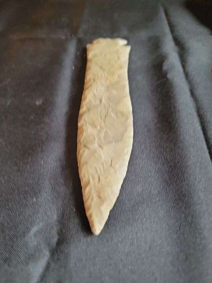 Large vintage arrowhead - Advantage Auction