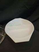 Pyrex divided casserole dish - Advantage Auction