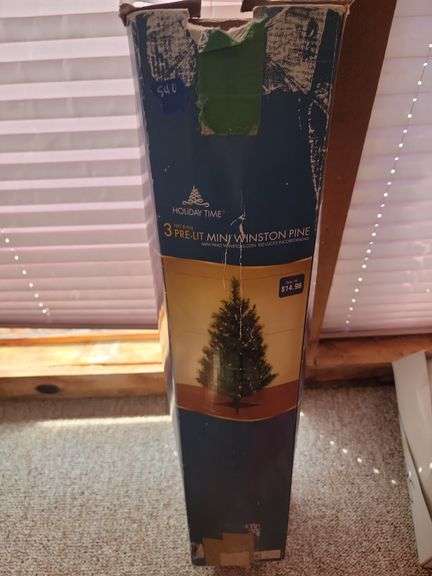 3 ft pre lit mini Winston pine Christmas tree - Advantage Auction