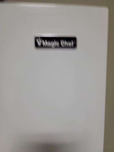 Magic Chef Refrigerator - Advantage Auction