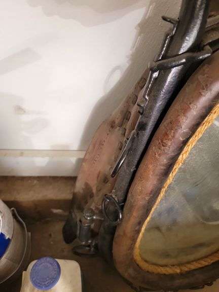 Horse harness yoke with mirror inside - Advantage Auction