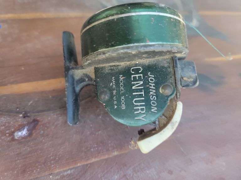 Vintage fishing reel Johnson century model 100b - Advantage Auction