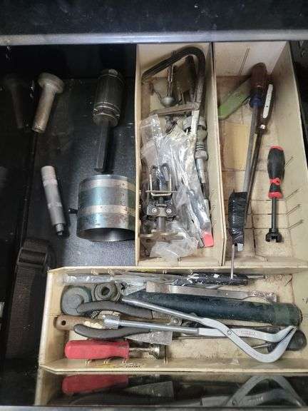 Long handle screwdrivers - Advantage Auction