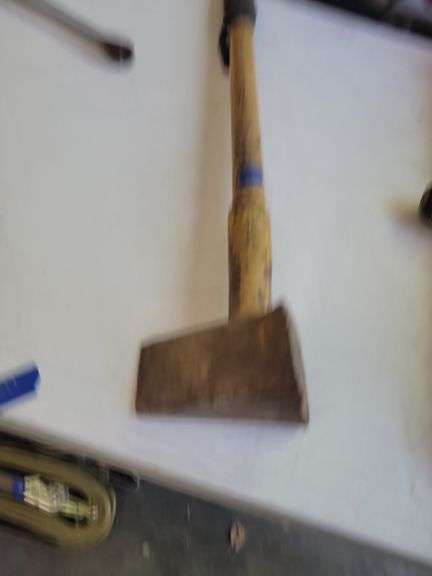 16 pound monster maul - Advantage Auction