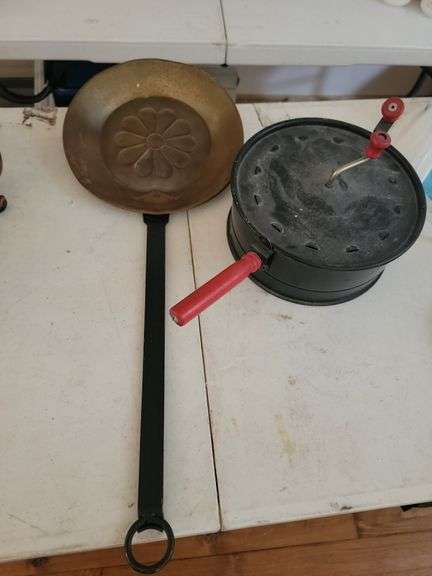 Primitive copper fireplace pan and popcorn popper - Advantage Auction