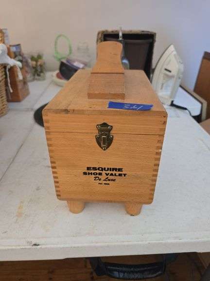 Esquire shoe box - Advantage Auction