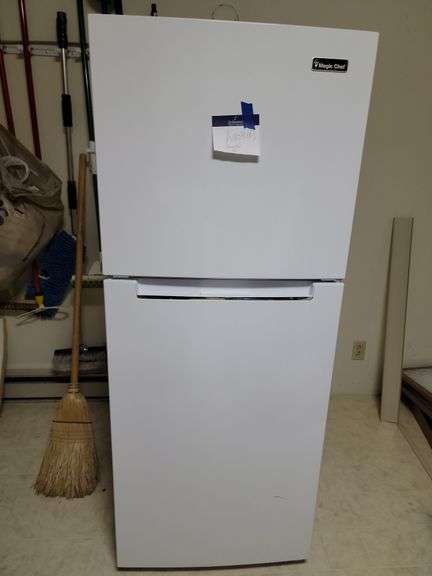 Magic Chef Refrigerator - Advantage Auction