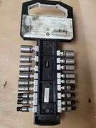 Kobalt Universal 19pc set standard & Metric mechanics tool set ...