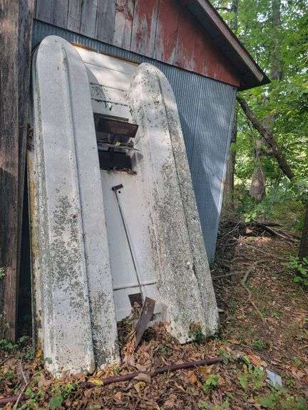Fiberglass paddle boat with Dual Hull Design - Advantage Auction